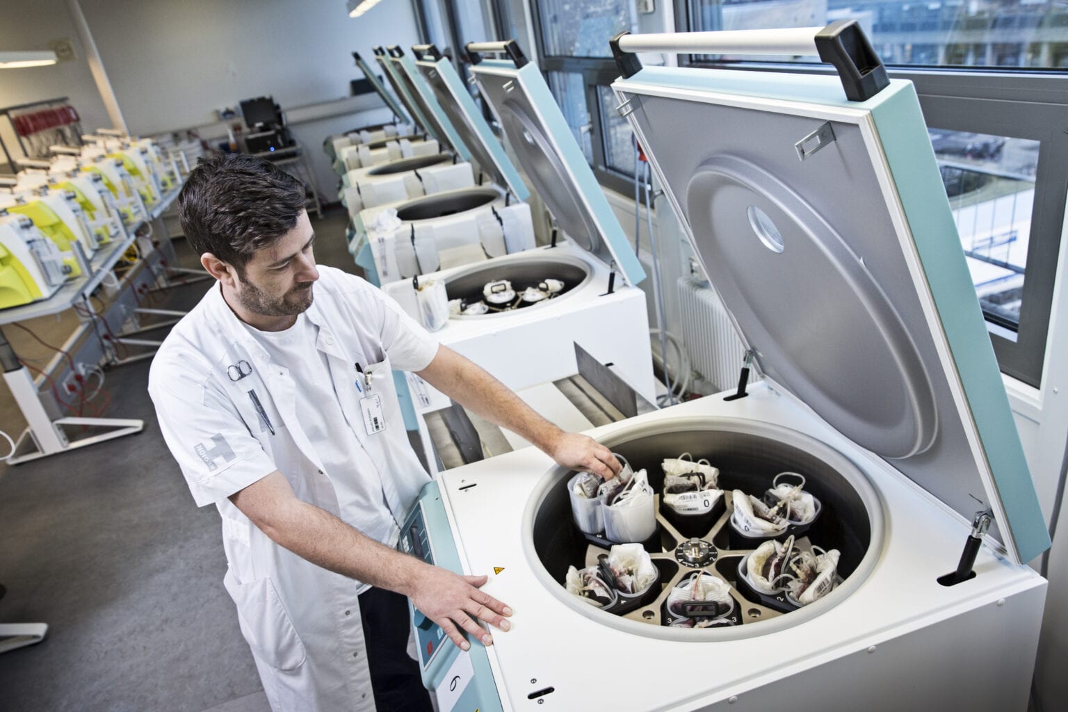 Hvad sker der med dit blod efter en tapning? - Bloddonorerne Danmark